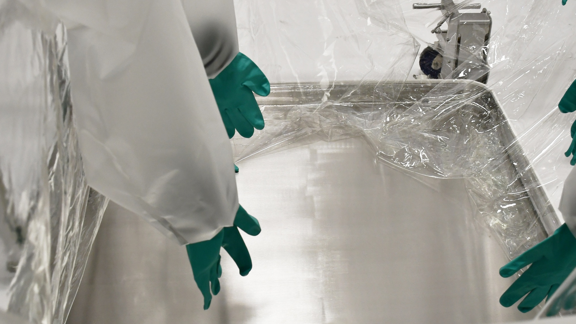 Nutsche Filter Dryer Containment System - Rheo Flexibles