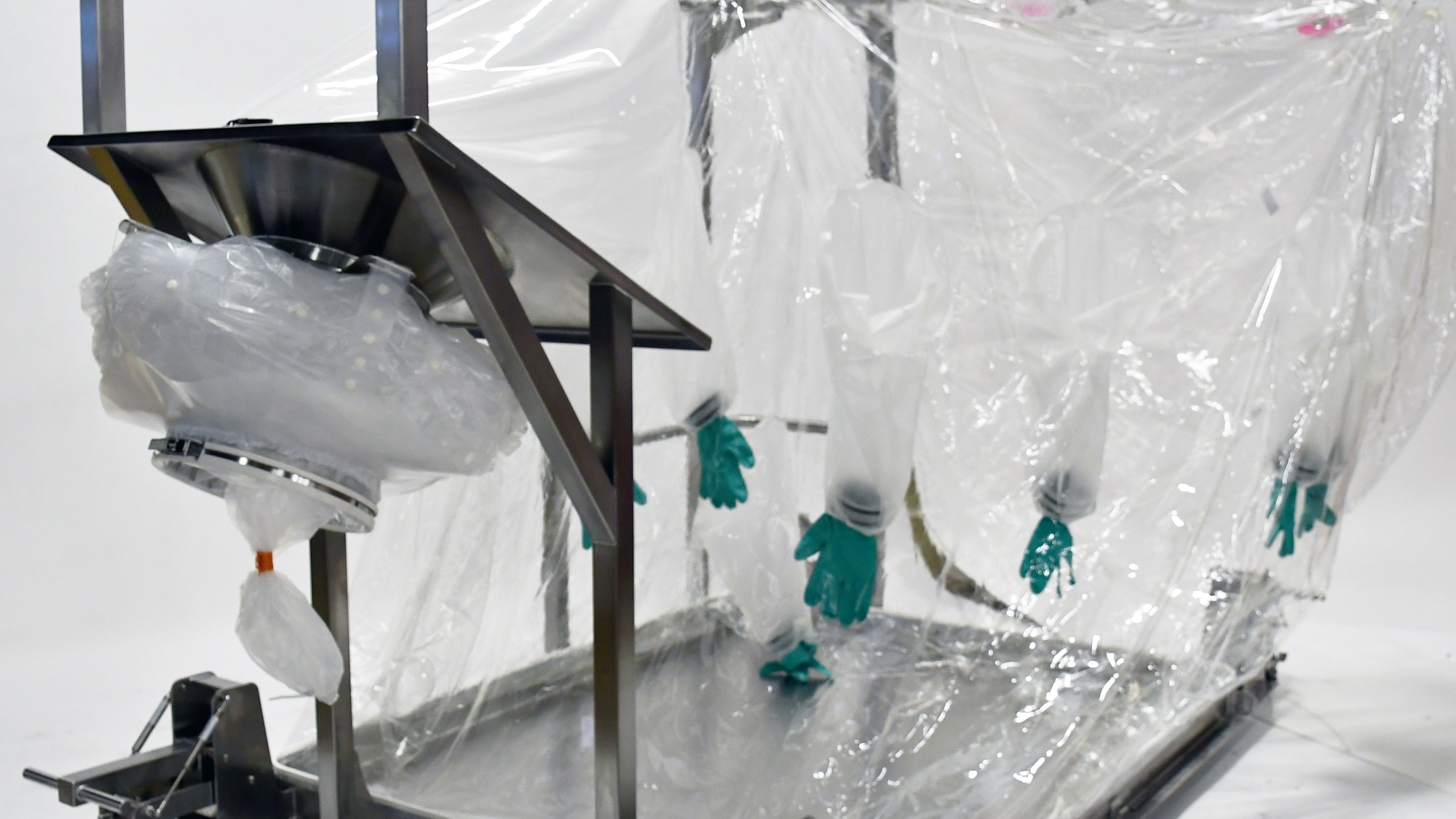 Nutsche Filter Dryer Containment System - Rheo Flexibles