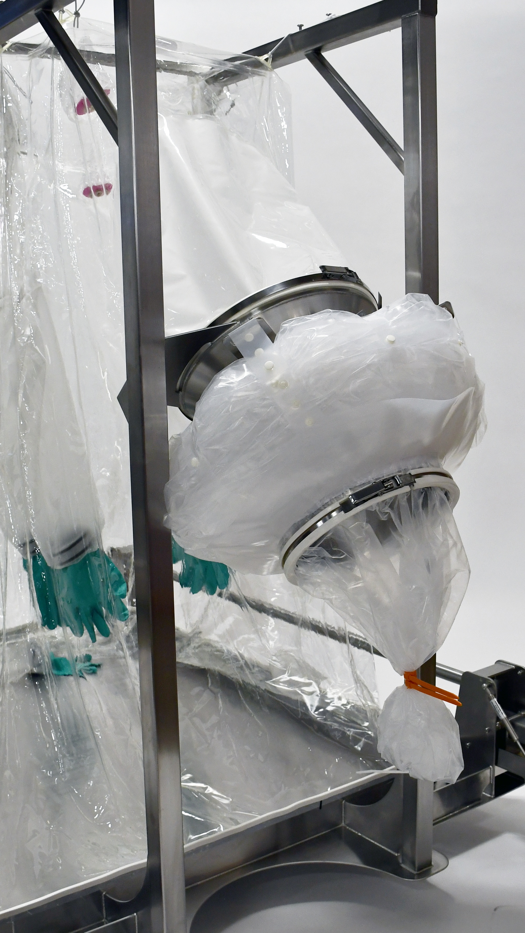 Nutsche Filter Dryer Containment System - Rheo Flexibles