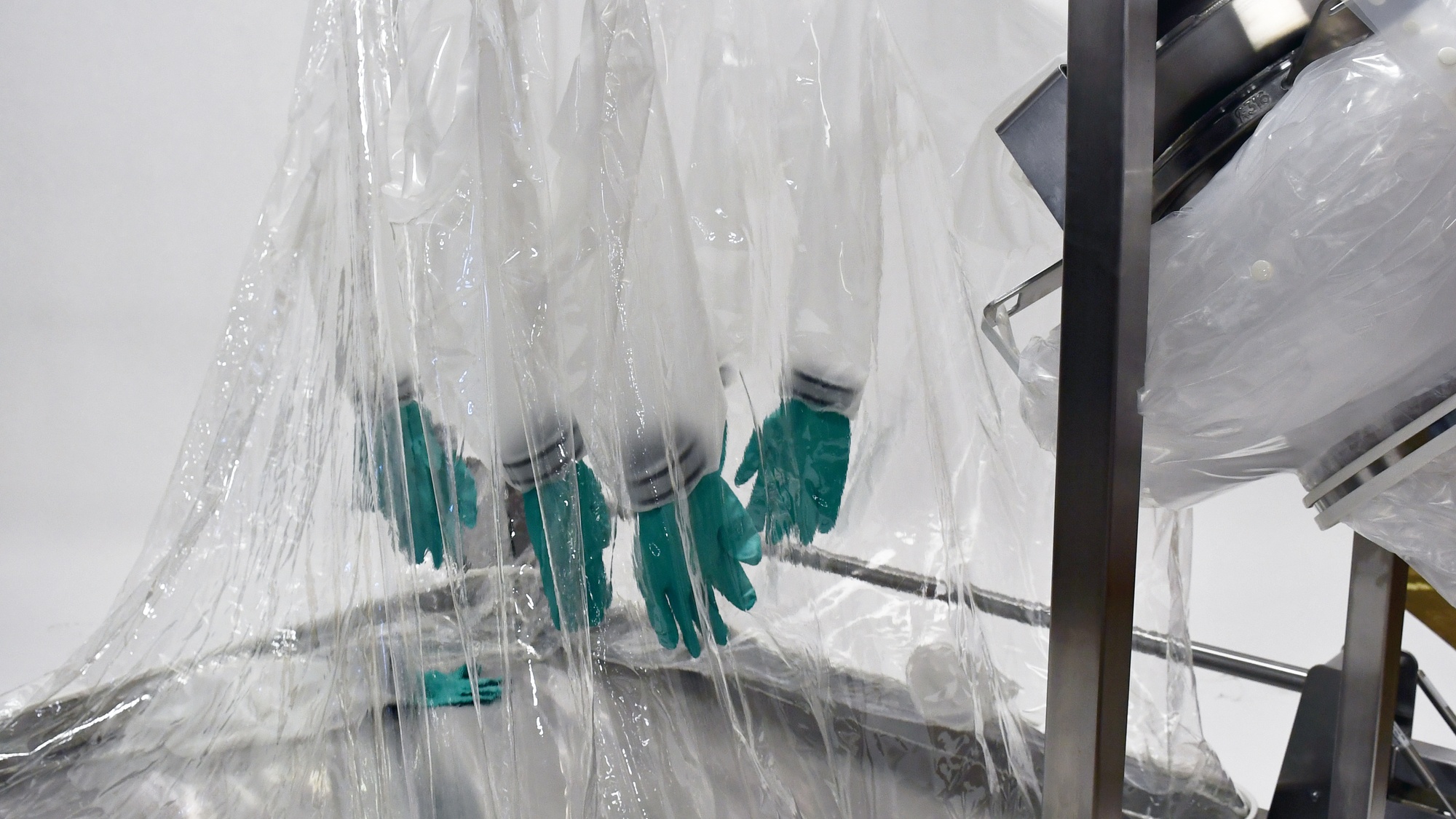 Nutsche Filter Dryer Containment System - Rheo Flexibles